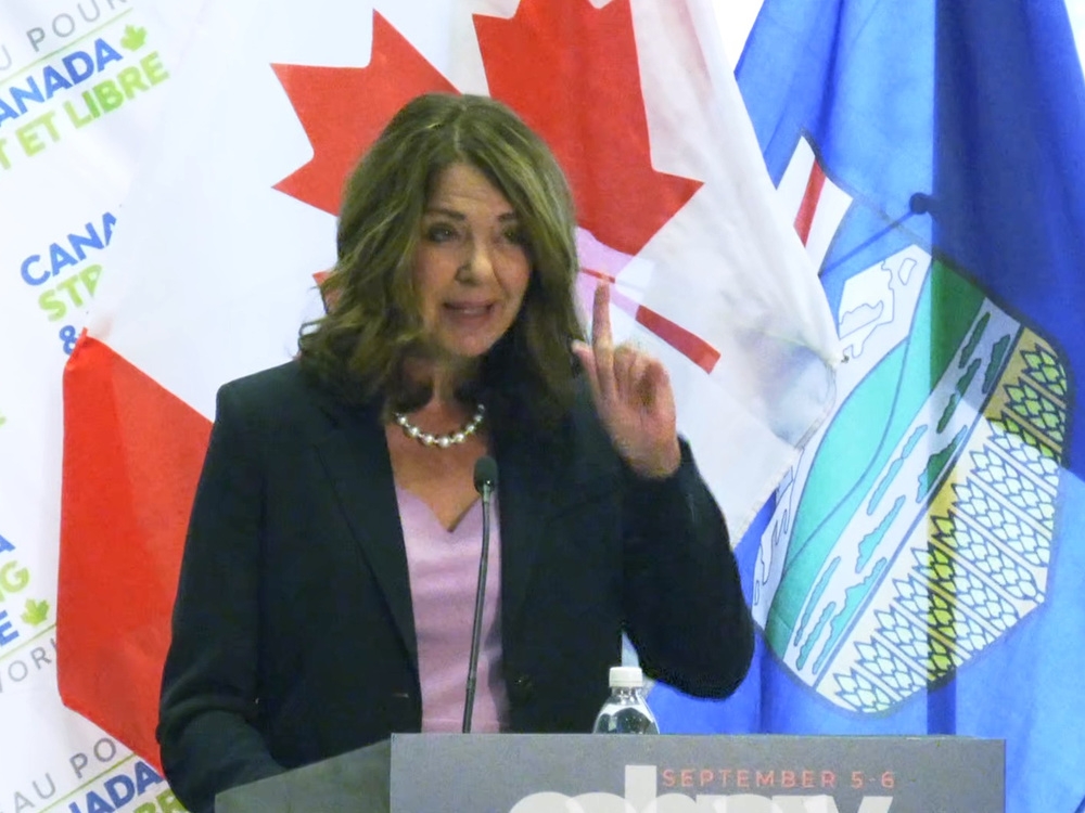 danielle smith canada