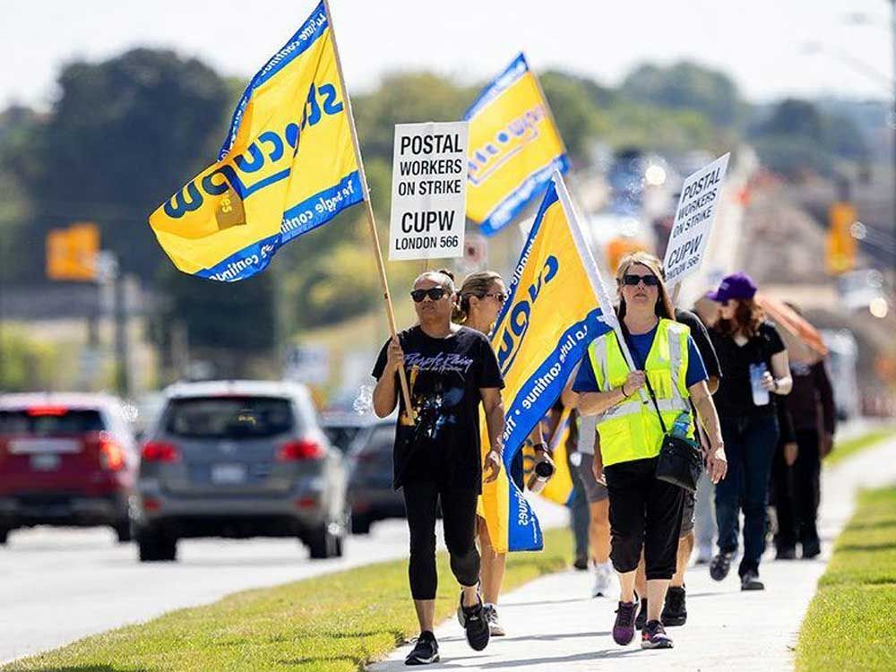 Striking Canada Post union urges Ottawa to walk back sweeping changes ...