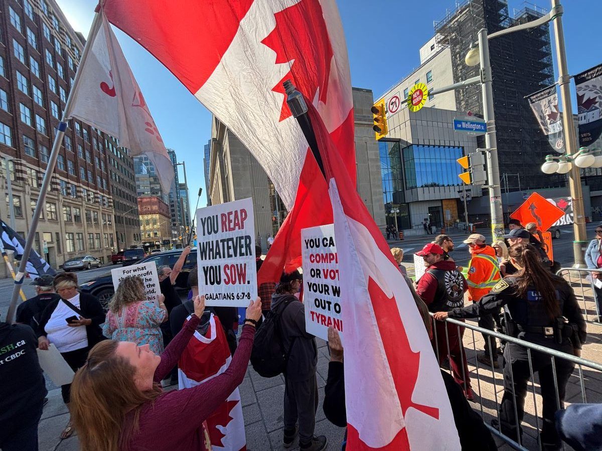 Protests, arrests greet MPs on resumption of fall sitting | Toronto Sun
