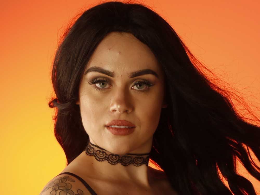 SUNshine Girl Fiona | Toronto Sun