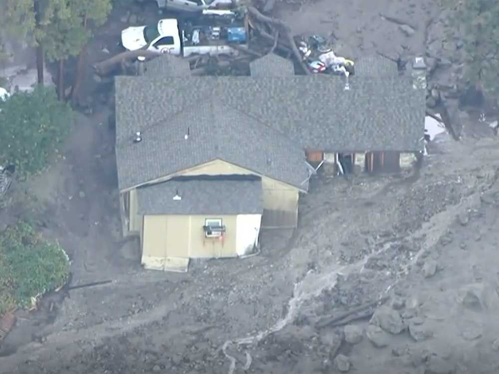 Mudslides trap drivers, bury roads in southern California | Toronto Sun