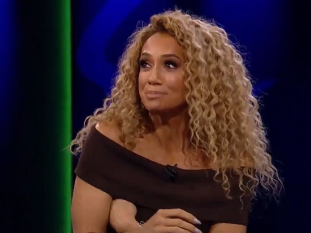 CBS soccer host laughs off live TV wardrobe malfunction | Toronto Sun