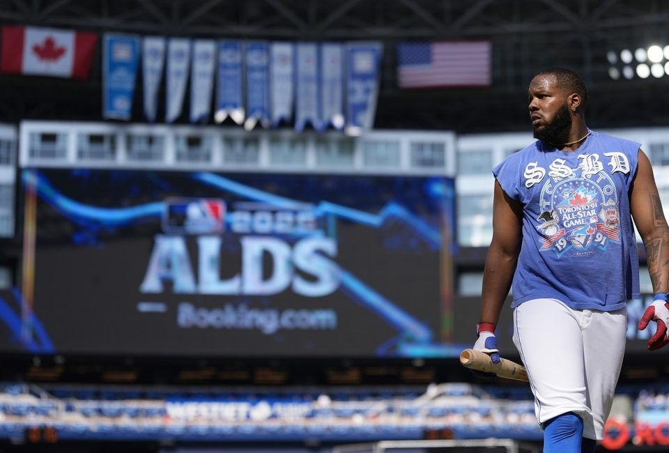 'Stadium's rocking': Game 1 of Jays playoff series has fans buzzing ...
