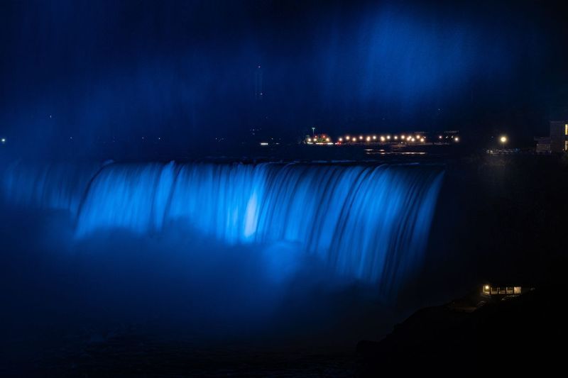 Niagara Falls, CN Tower turn blue for Blue Jays in World Series ...