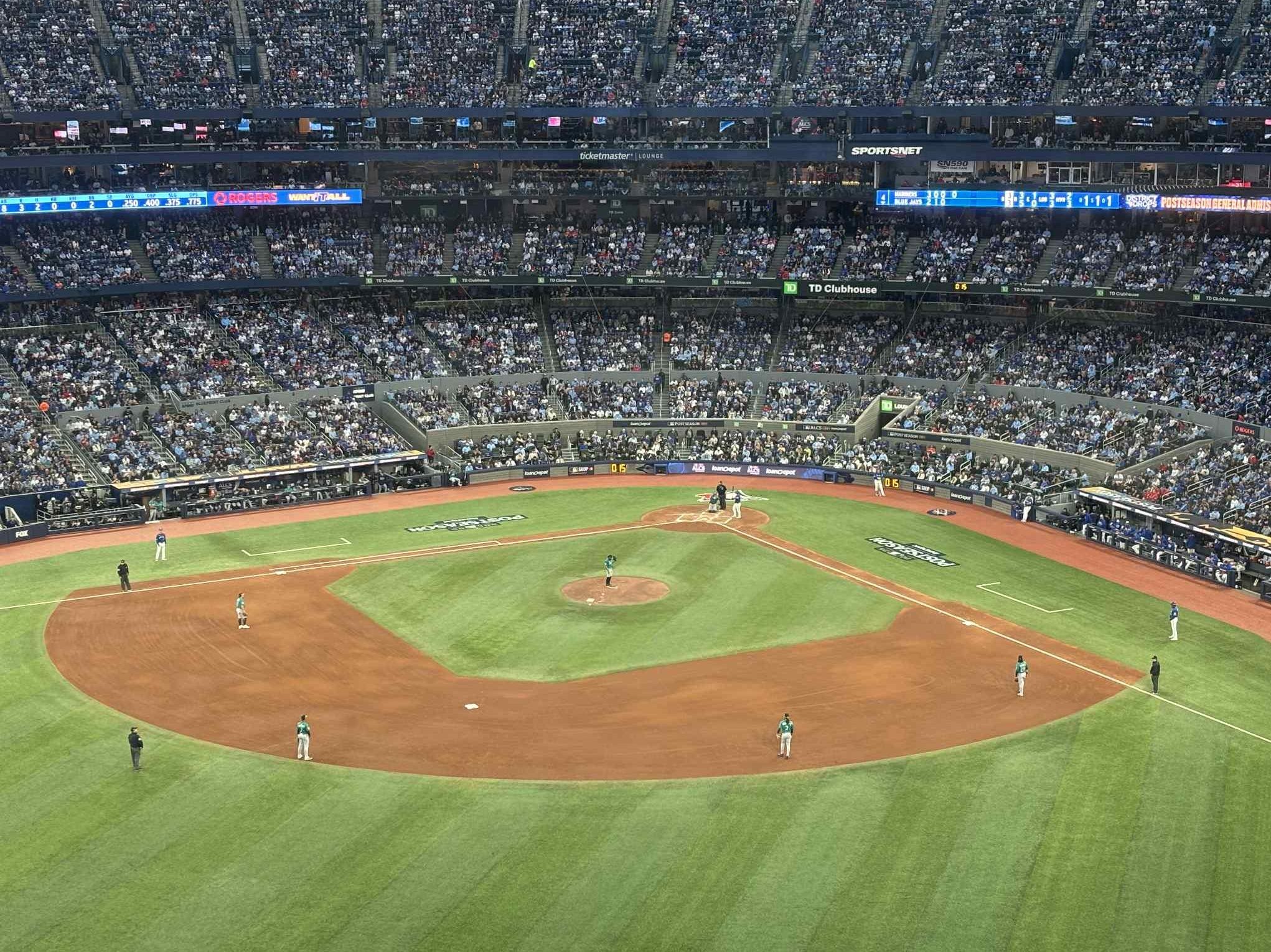 Rooms with stadium views the best way to watch World Series? | Toronto Sun