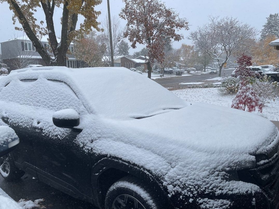 Major snowfall leads to hundreds of crashes on Toronto-area roads ...