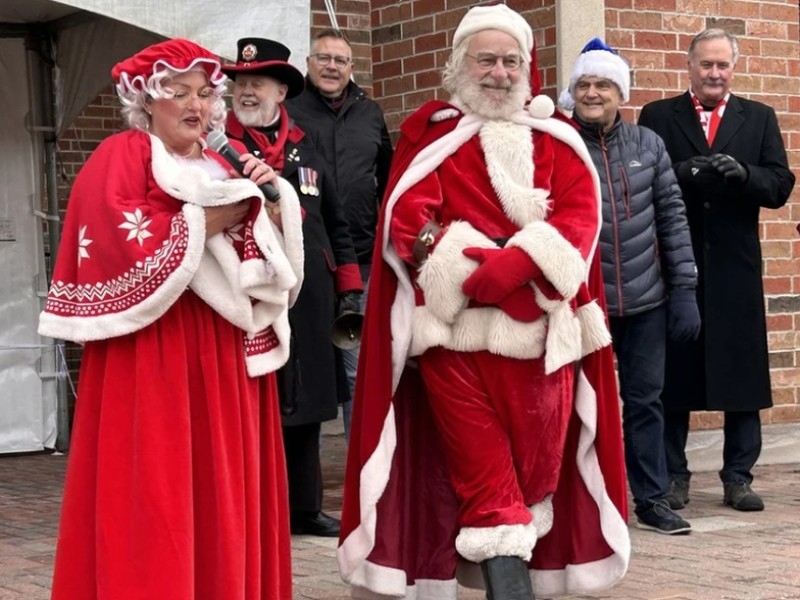 UMVA - SANTA SHOCK: Anti-Christmas Protest ERUPTS at Parade!