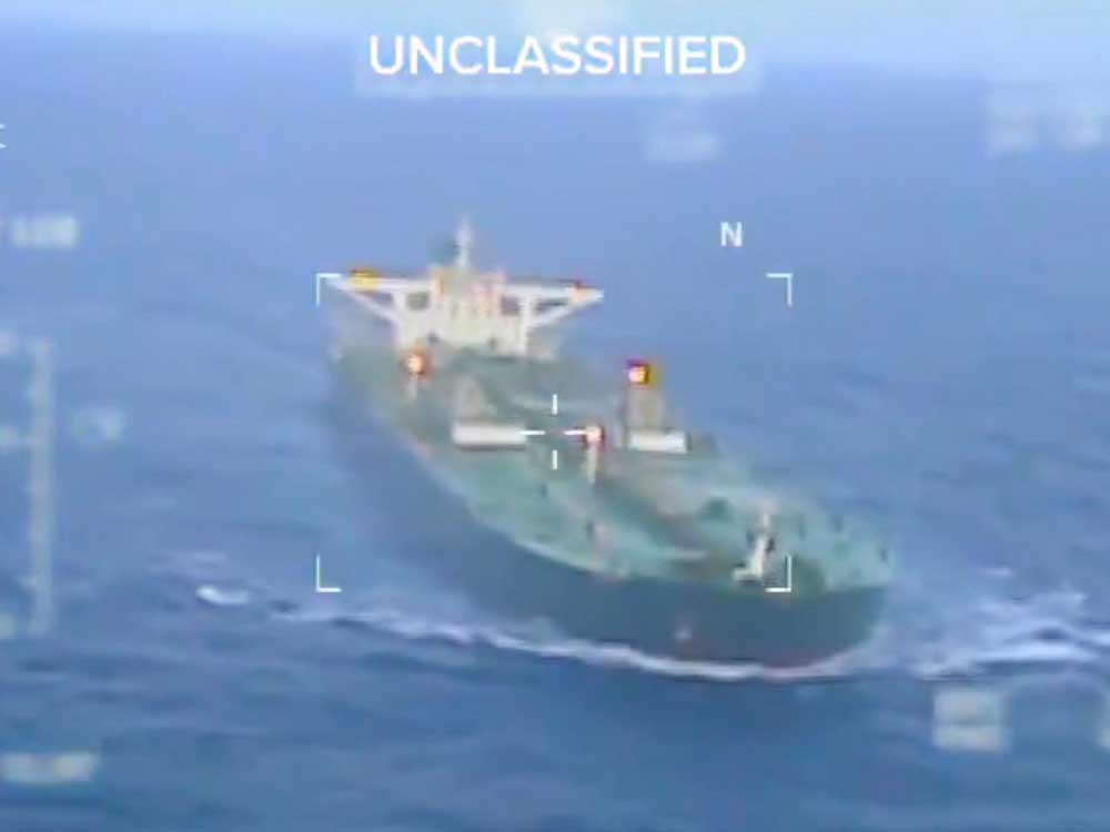 UMVA - VENZUEALA'S SHADOW FLEET: Coast Guard in High-Speed Chase!