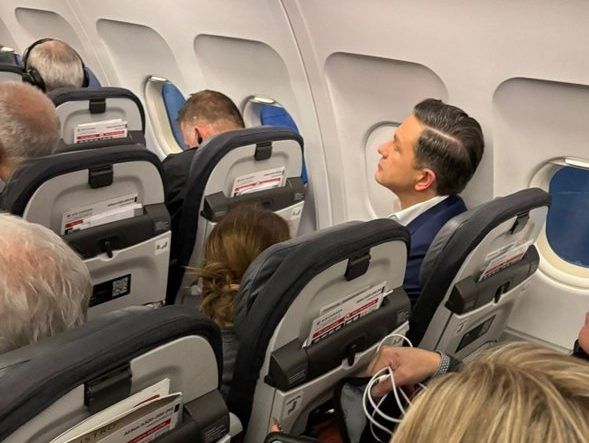 Pierre Poilievre spotted flying economy to Calgary | Toronto Sun