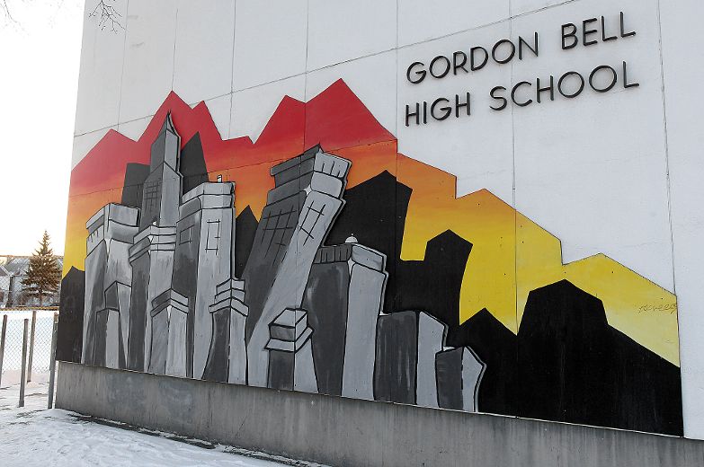 Gordon Bell breaks ground on green space | Winnipeg Sun