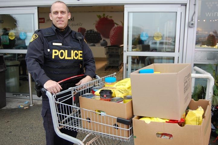 Cops for Christmas food drive | Sudbury Star