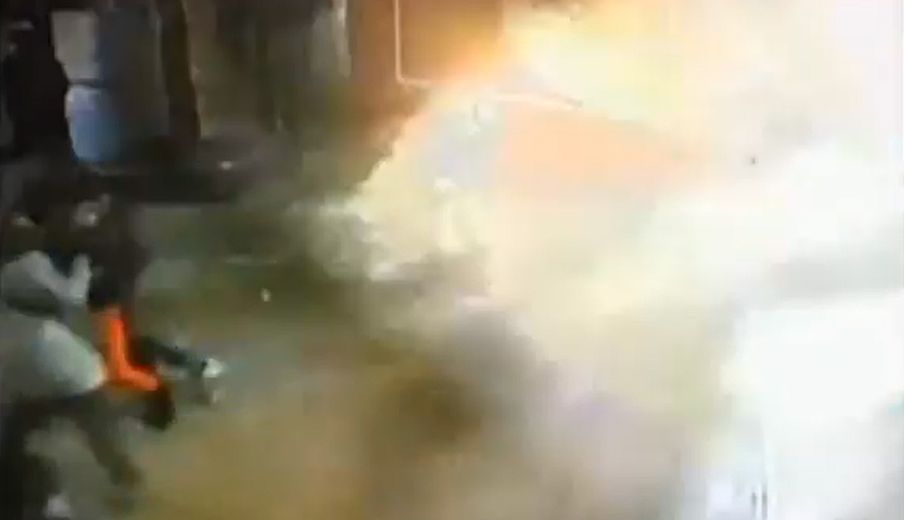 Shark tank explosion injures Chinese mallgoers | Toronto Sun