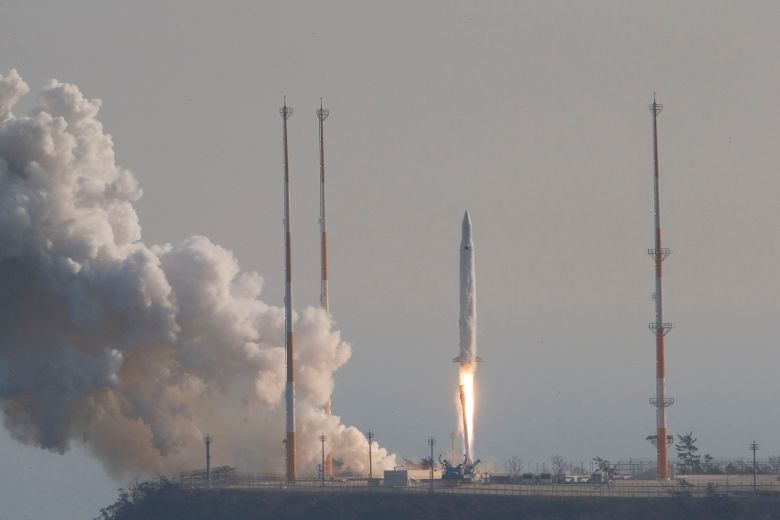 South Korea launches first civilian rocket | Toronto Sun