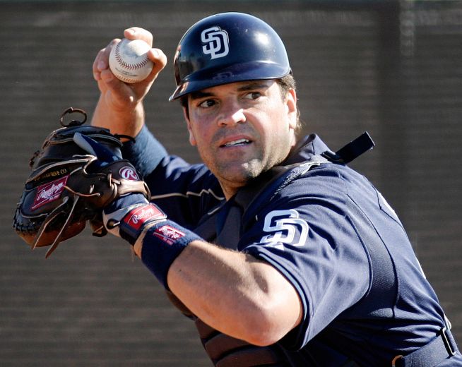 Mike Piazza denies using steroids in autobiography | Toronto Sun