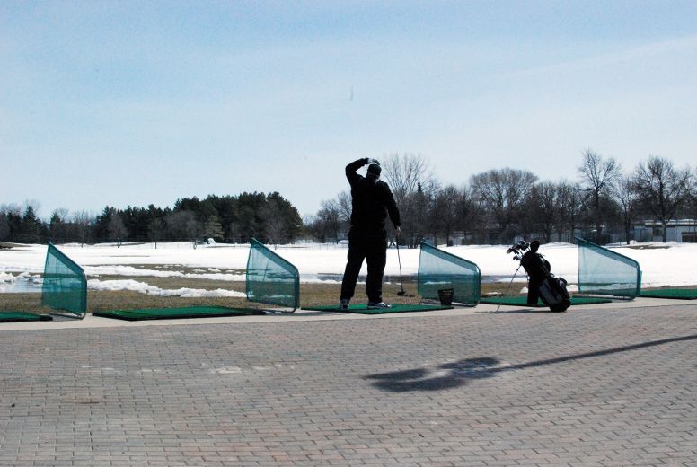 Shooting for spring: First driving range opens | Winnipeg Sun