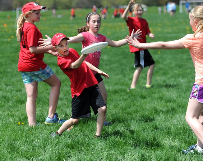 Grade 5 students amass for Ultimate Frisbee Day | The Sarnia Observer