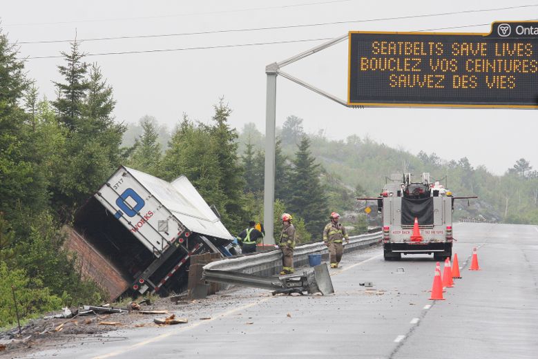 Accident closes highway; updated | Sault Star