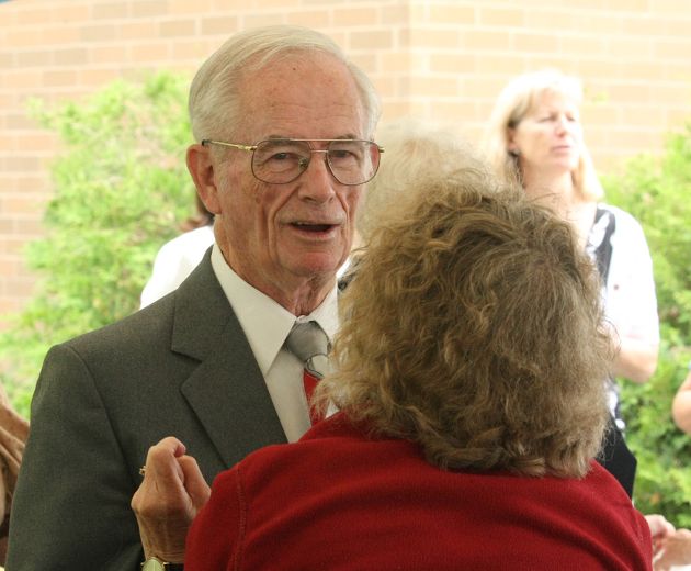 Volunteer donates prize money | North Bay Nugget