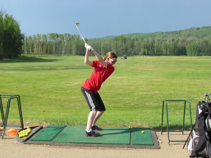 Students take part in Golf Academy at Miskinaw | Fort Mcmurray Today