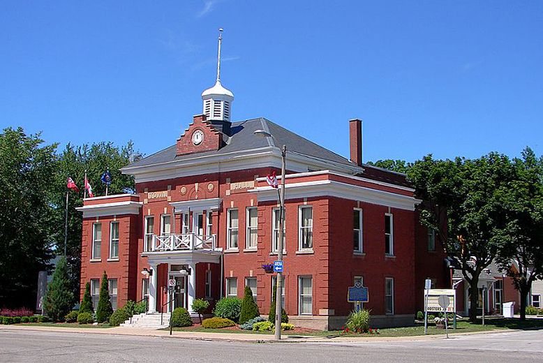 Resident wants Bothwell Town Hall kept open | Chatham This Week