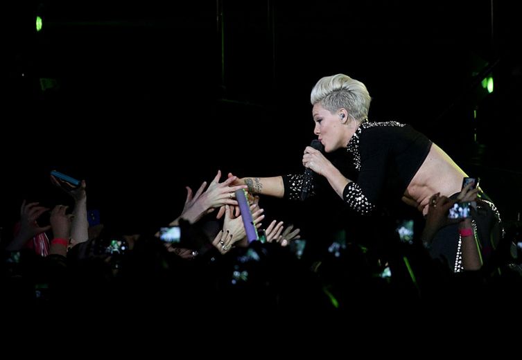 Pink empowers sold-out Edmonton audience | Edmonton Sun