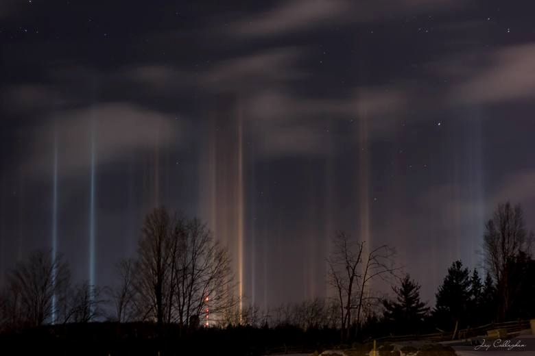 Photos capture incredible 'light pillars' | Toronto Sun