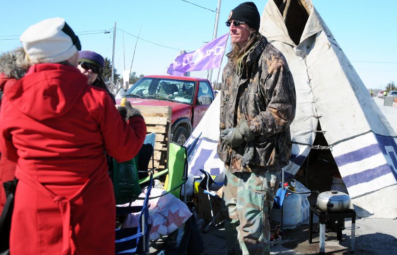 Mohawk protesters block rail line, four arrested | Toronto Sun