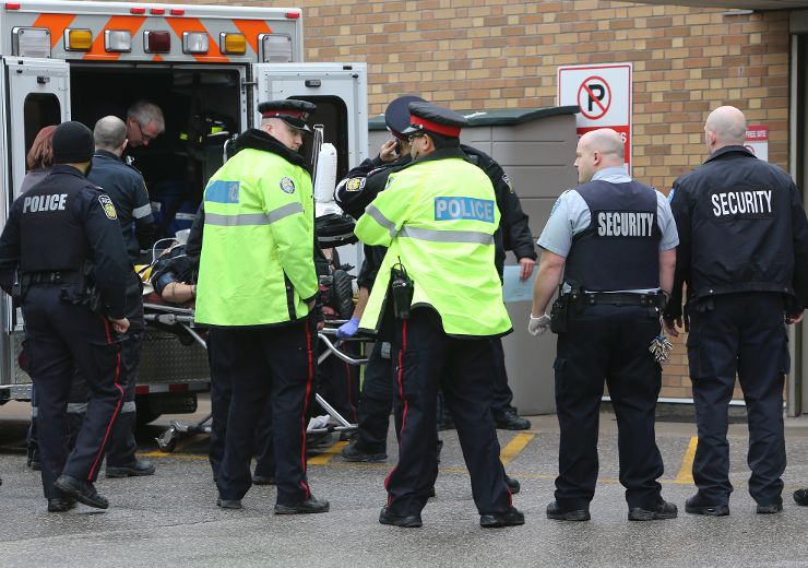 Cop wounded, man dead in Brampton courthouse shooting | Toronto Sun