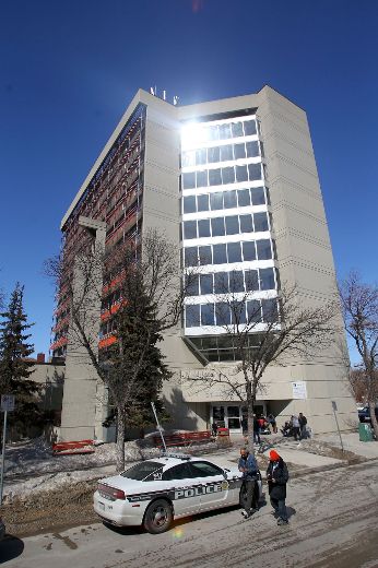 Homicide at Elgin Avenue seniors’ complex | Winnipeg Sun