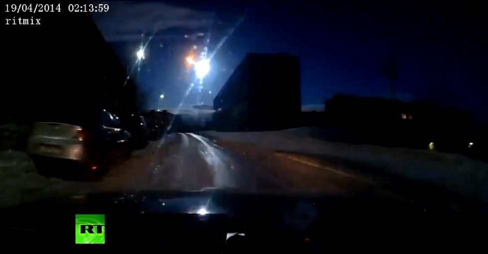 WATCH: Meteor lights up the night sky | Toronto Sun