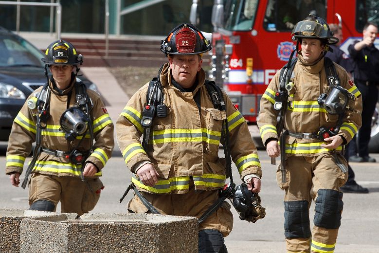 Edmonton firefighters sign new contract | Edmonton Sun