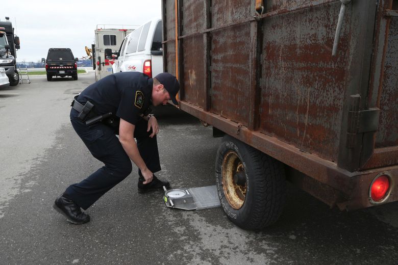 OPP conducts safety checks on cottage-bound traffic | Toronto Sun