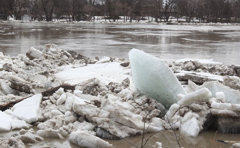Canoeists rescued from ice jam | Winnipeg Sun