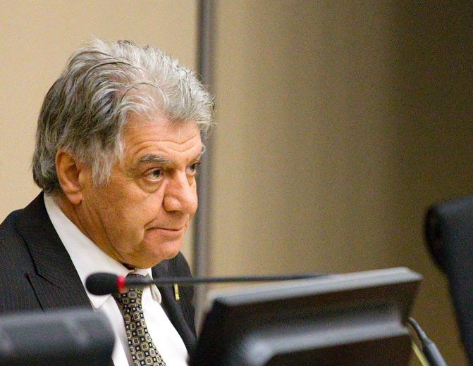 Former Liberal cabinet minister Joe Fontana admits changing signature ...