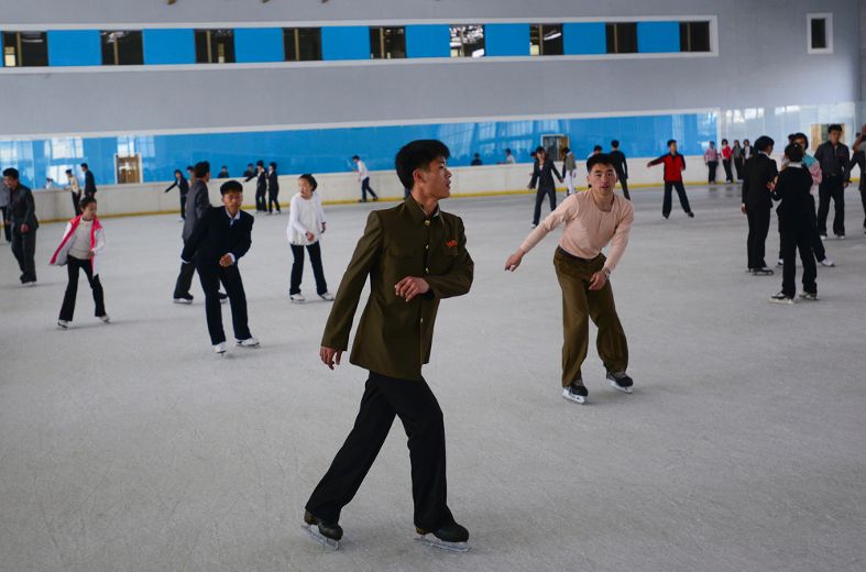 A glimpse behind the veil: Photographer snaps little-seen images of ...