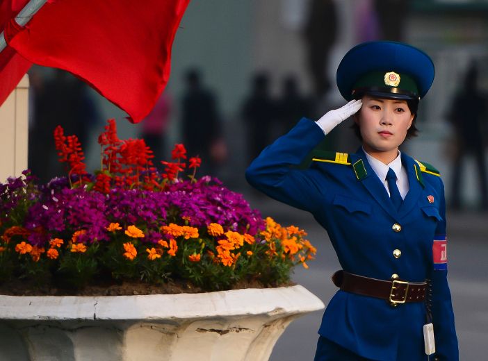 A glimpse behind the veil: Photographer snaps little-seen images of ...