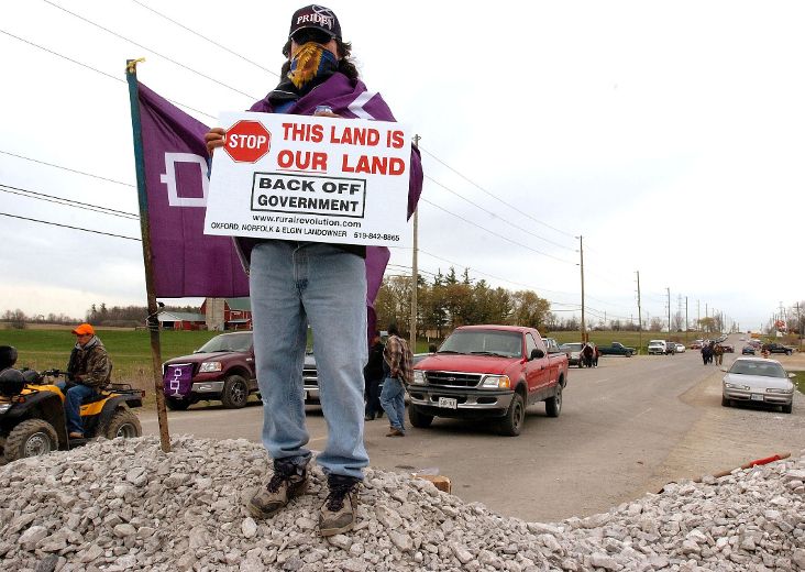 County votes to remove barriers at native blockade site in Caledonia ...