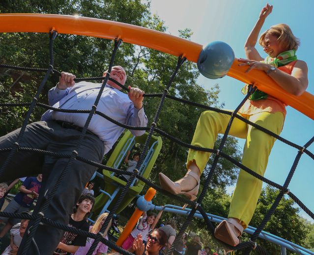 Rob Ford bested by Karen Stintz in climbing race | Toronto Sun