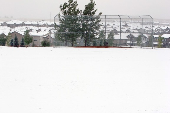 Calgary goes from 25 C to Snowtember in one day | Toronto Sun