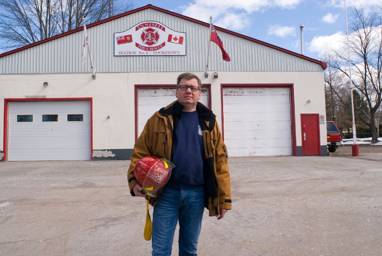 Ont. town supports 'double-hatter' firefighter under fire from union ...