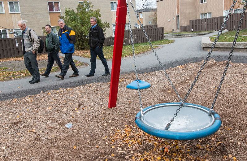 Praying for peace on Ritchie St. | Ottawa Sun