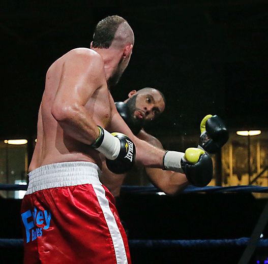 Carman wins wild Canadian heavyweight boxing title bout | Toronto Sun