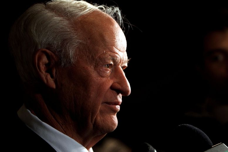 Hockey great Howe latest setback not a stroke | Toronto Sun