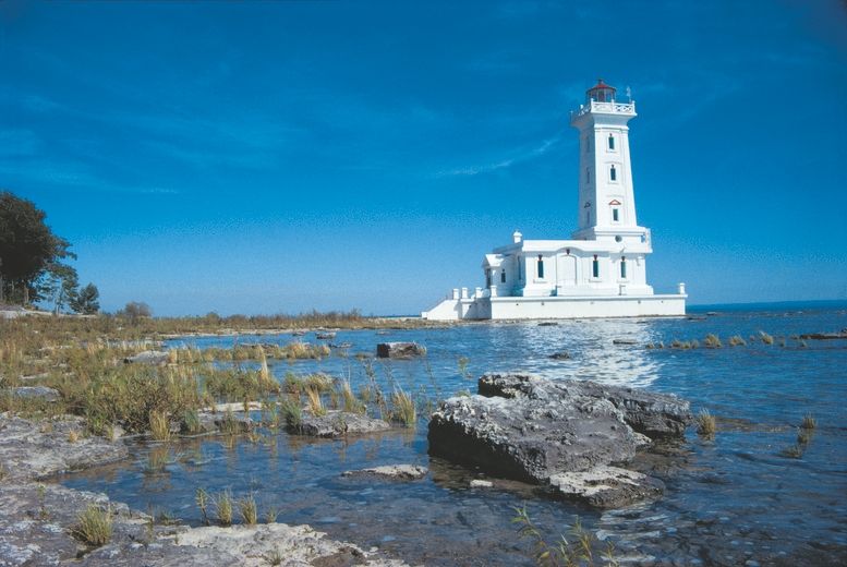 Guiding light: Beautiful Point Abino Lighthouse | Toronto Sun