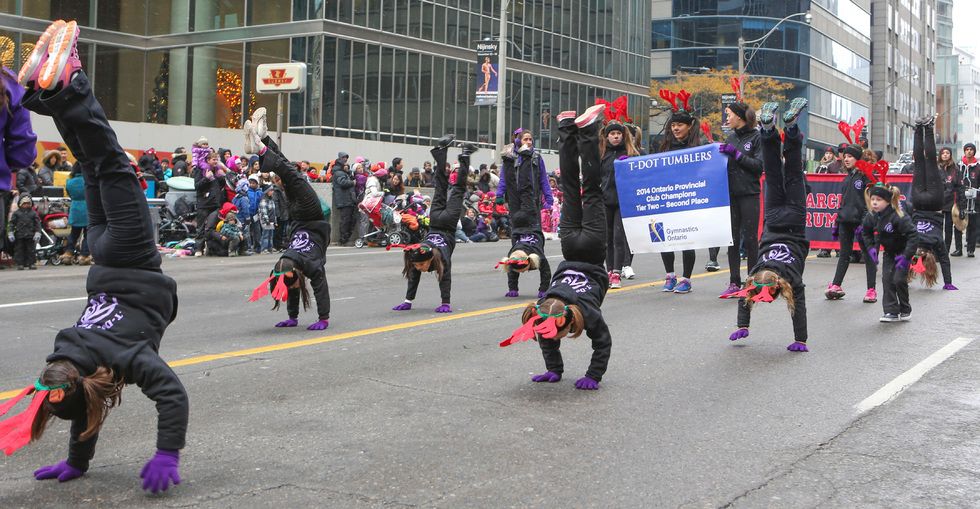Thousands brave cold for Santa Claus Parade | Toronto Sun