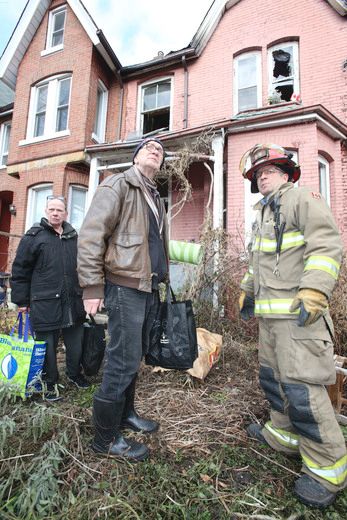 Firefighters pitch in to help arson victims | Toronto Sun
