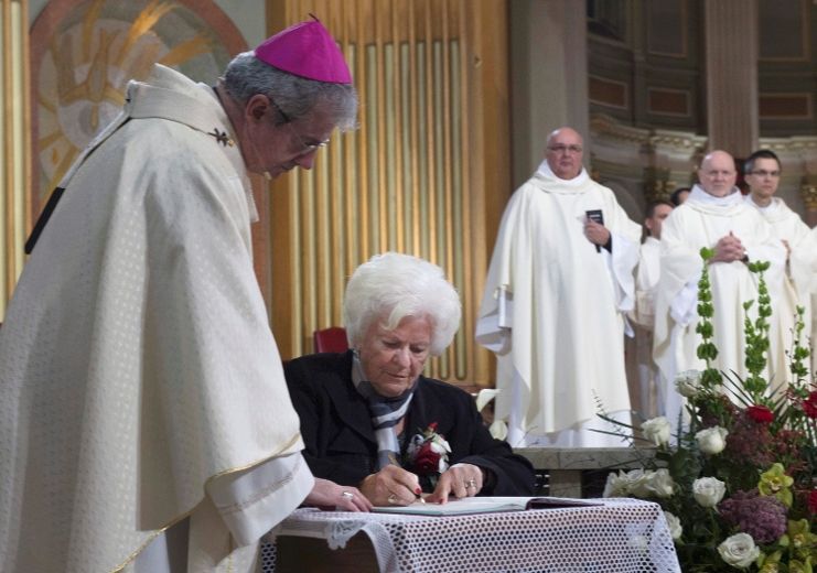 World says goodbye to legendary Canadiens captain Jean Beliveau ...