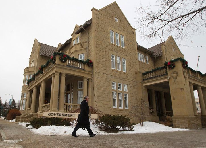 Nine Wildrose MLAs join Alberta Tories, including Smith, Anderson ...