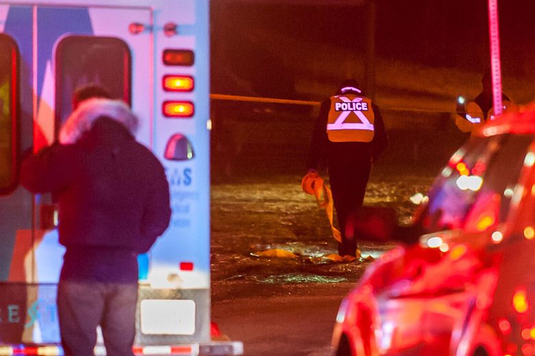 Woman stabbed in back during random robbery | Toronto Sun