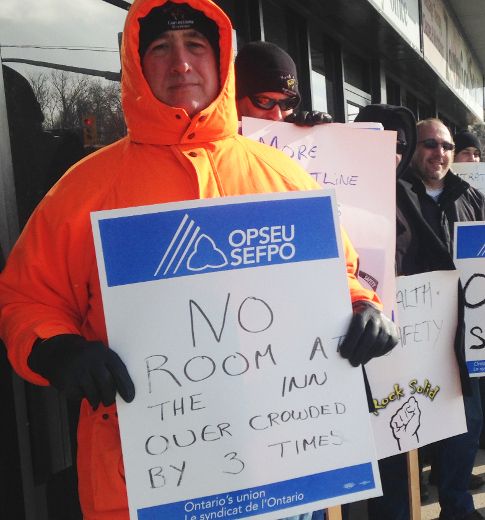 Jail guards picket MPP's office | The Stratford Beacon Herald